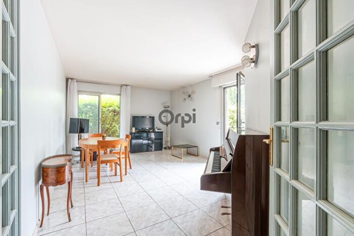 Joinville-le-Pont, Centre-ville : Appartement 3 pièces à vendre