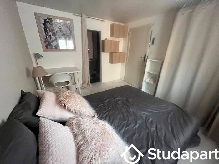 Appartement à louer - Brivazac-Candau, Pessac - 1 pièce - 3 chambres