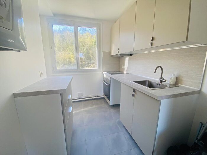 Appartement à louer - Mantes-la-Ville, Maupomet - 3 pièces - 2 chambres