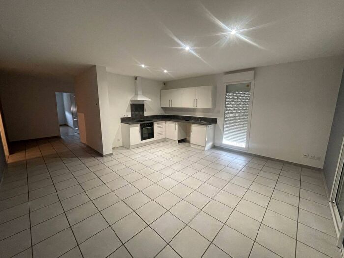 Appartement à louer - Saint-Maurice-de-Gourdans - 3 pièces - 2 chambres