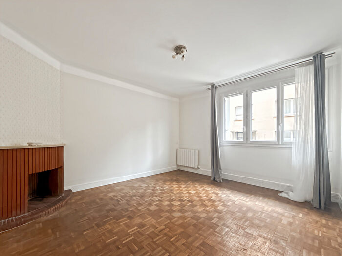 Quartiers Centre, Saint-Anne : Appartement 1 pièce à louer