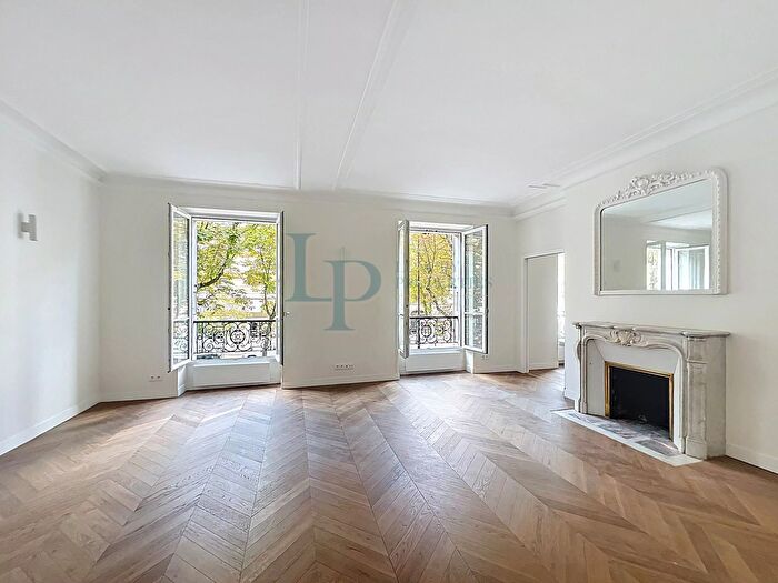 Appartement à louer - Paris e , Triangle dOr - 4 pièces - 3 chambres