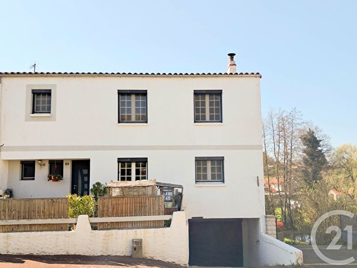 Maison à vendre - Poiroux - 9 pièces - 6 chambres