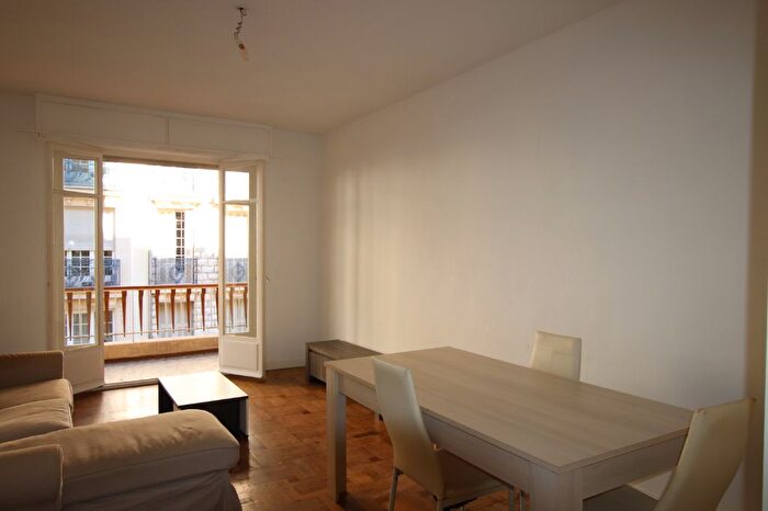 Nice, Carabacel : Appartement 3 pièces à louer
