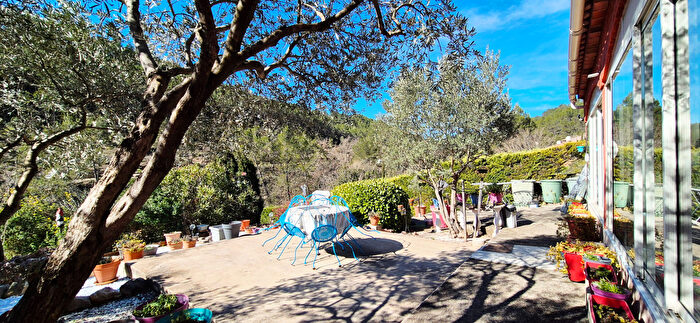 Maison à vendre - Vins-sur-Caramy - 5 pièces - 4 chambres