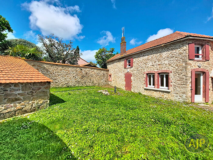 La Chaize-le-Vicomte : Maison 4 pièces à vendre