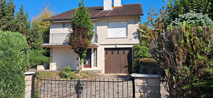 Maison à vendre - Joigny - 8 pièces - 6 chambres