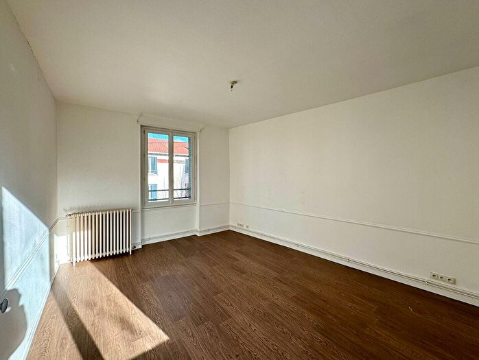 Appartement à louer - Les Salins, Clermont-Ferrand - 3 pièces - 2 chambres