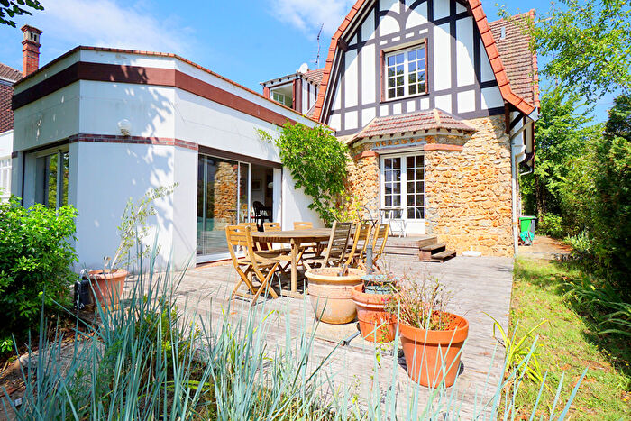 Maison à vendre - Aubergenville - 7 pièces - 5 chambres