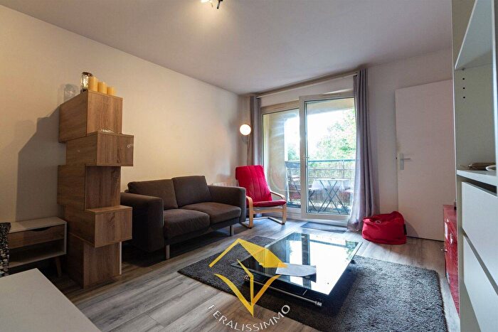 Appartement à louer - Le Point du Jour-Centre Gare, Cergy - 1 pièce