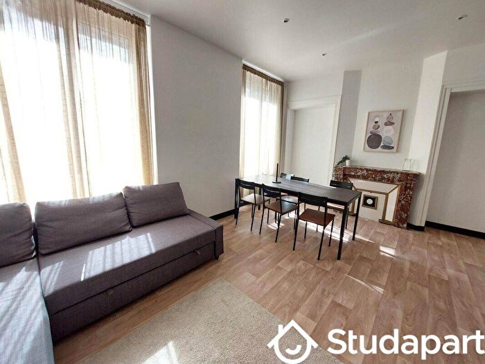 Appartement à louer - Hyper Centre-Vieille Ville, Saint-Étienne - 1 pièce - 2 chambres