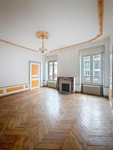 Appartement à louer - Clermont-Ferrand, Delille, Cathédrale, La Gare - 4 pièces - 2 chambres