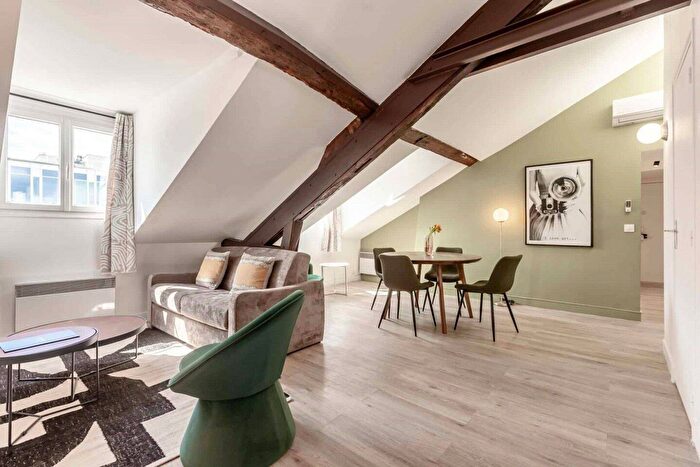 Appartement à louer - Vivienne-Gaillon, Paris ème arrondissement - 3 pièces - 1 chambre