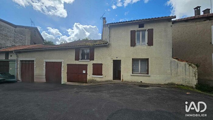 Maison à vendre - Ruffec - 4 pièces - 3 chambres