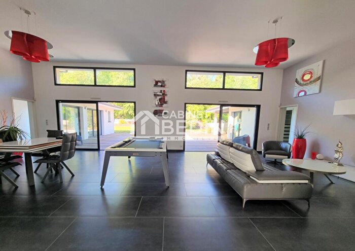 Maison à vendre - Castres-Gironde - 7 pièces - 4 chambres