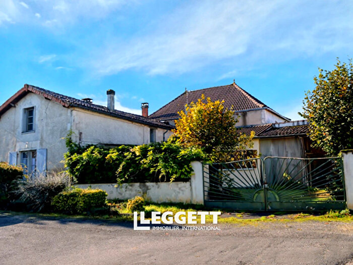 Saint-Amant-de-Bonnieure : Maison 7 pièces à vendre