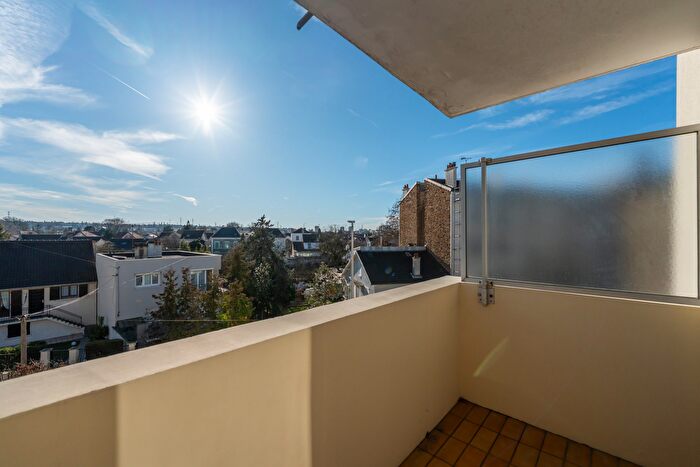 Appartement à vendre - Villemomble, Les Coquetiers - 3 pièces - 2 chambres