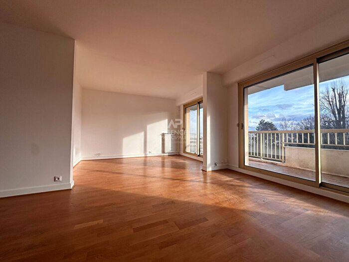 Appartement à louer - Hennemont, Saint-Germain-en-Laye - 5 pièces - 4 chambres