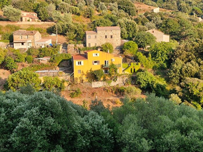 Maison à vendre - Santa-Maria-Figaniella - 9 pièces - 6 chambres