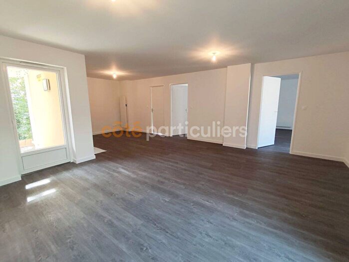 Saint-Pierre-en-Auge : Appartement 5 pièces à louer