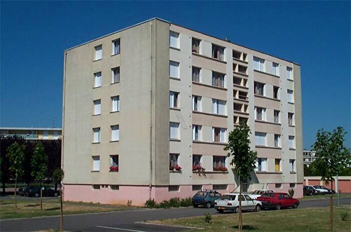 Appartement 4 pièces à Nord, Genlis, à louer