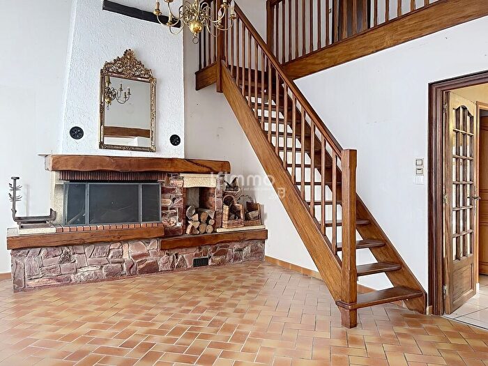 Maison 11 pièces à Leyr, à vendre