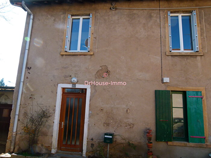 Pouilly-sous-Charlieu : Maison 4 pièces à vendre