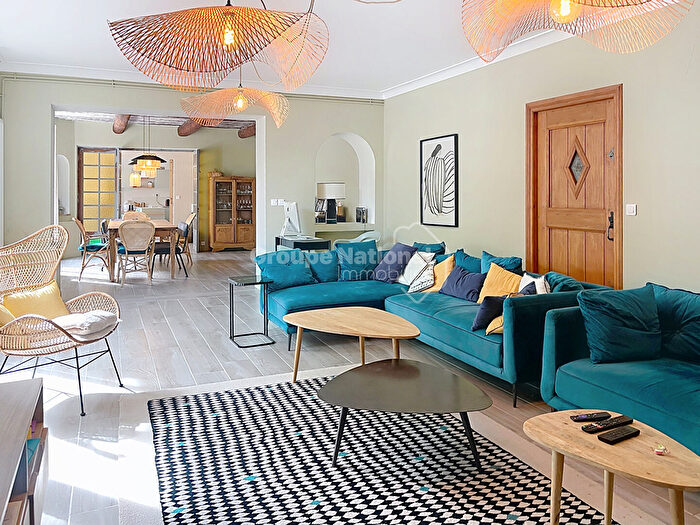 Maison à vendre - Sainte-Cécile-les-Vignes - 9 pièces - 6 chambres