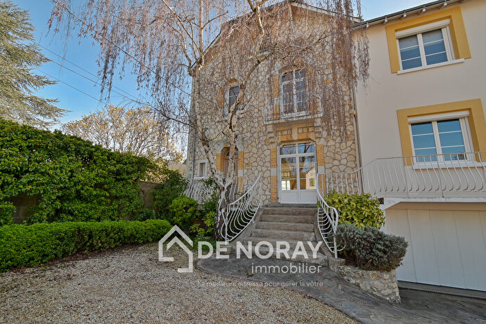 Maison à vendre - Saint-Cyr-sur-Loire, République, Fosses Boissées, Hôtel de ville - 9 pièces - 5 chambres