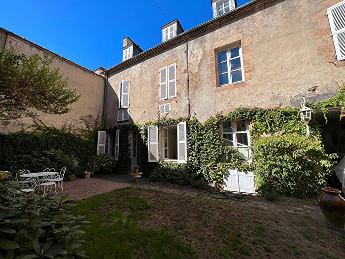 Moulins, Centre-ville : Maison 7 pièces à vendre