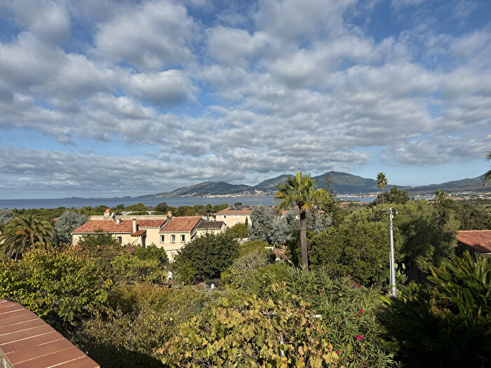 Maison à vendre - Grosseto-Prugna - 8 pièces - 7 chambres