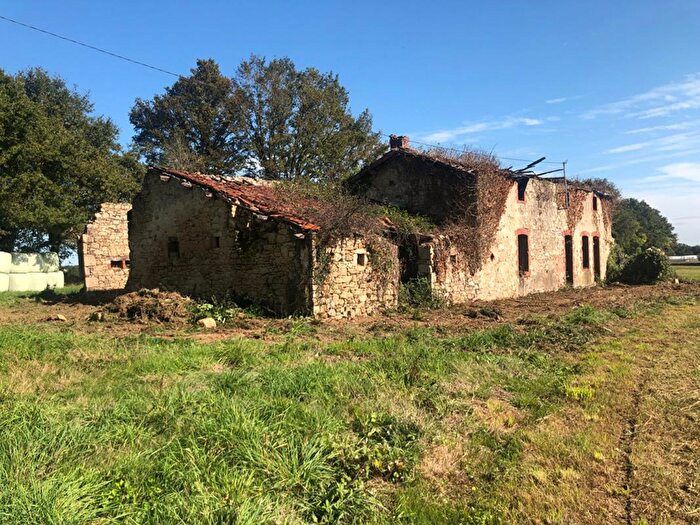 Les Châtelliers-Châteaumur : Maison 1 pièce à vendre
