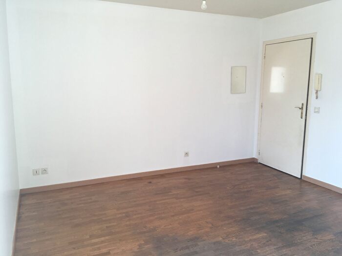 Appartement à louer - Les Clayes-sous-Bois, Centre-ville - 1 pièce