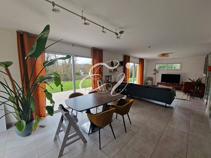 Maison à louer - La Tour-de-Salvagny - 5 pièces - 4 chambres