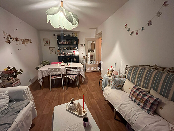 Appartement à vendre - Quartiers Centre, Colombier - 2 pièces - 1 chambre