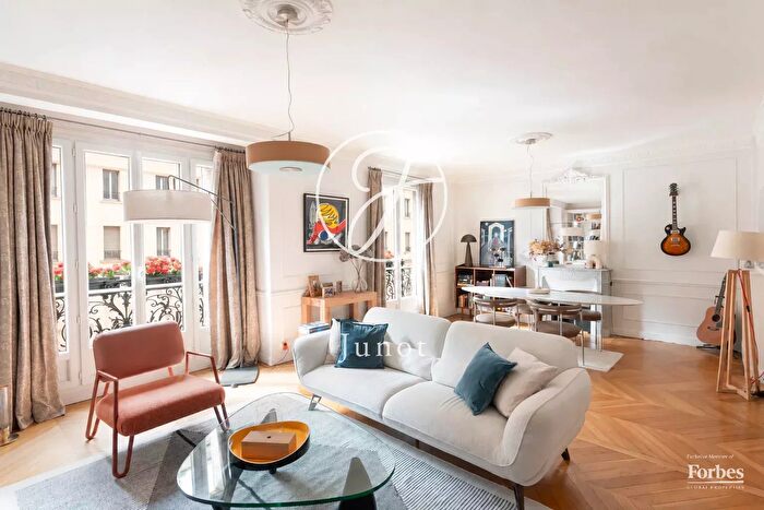 Paris 16ème, Auteuil-Nord, Jasmin, Mirabeau : Appartement 4 pièces à vendre