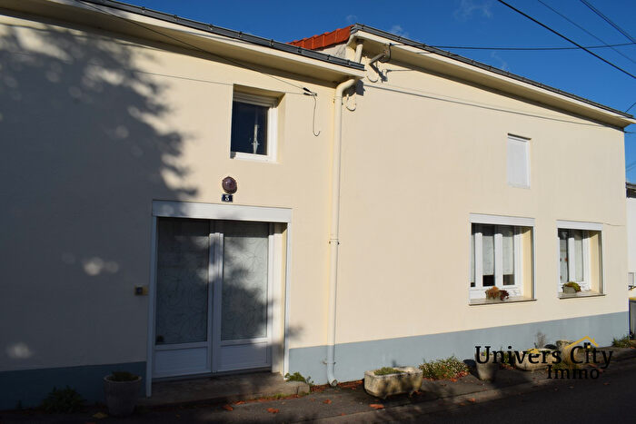 Maison à vendre - Saint-Sébastien-sur-Loire, Est - 6 pièces - 4 chambres