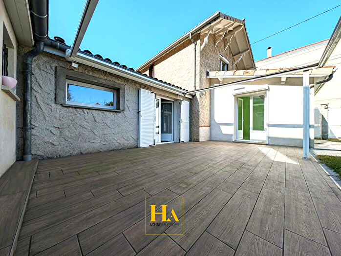 Maison à vendre - Romans-sur-Isère, Centre-ville - 5 pièces - 4 chambres