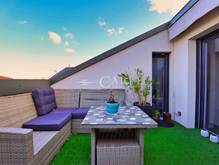 Appartement à vendre - Chassieu - 4 pièces - 3 chambres