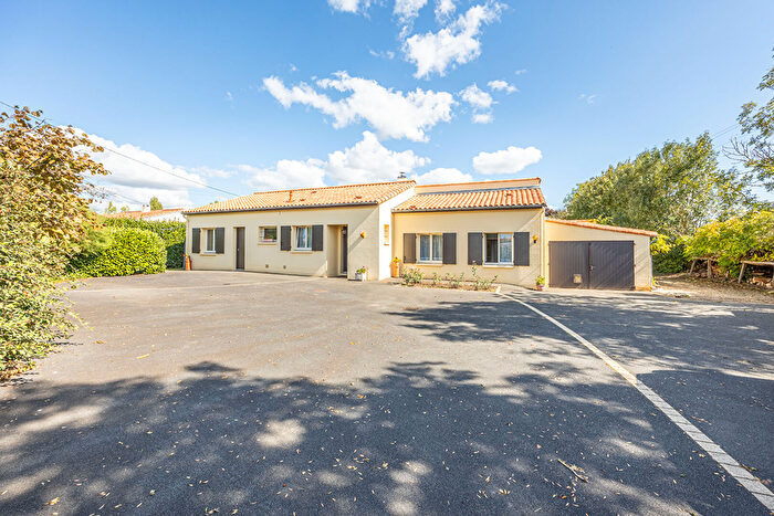 Maison à vendre - Vouillé - 7 pièces - 5 chambres