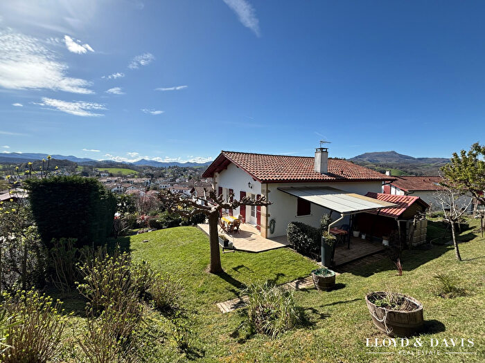 Maison à vendre - Saint-Pée-sur-Nivelle - 6 pièces - 3 chambres