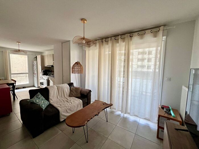 Appartement à louer - Villeurbanne - 2 pièces - 1 chambre