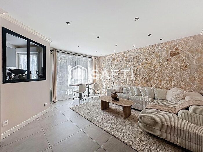 Appartement à vendre - Villeneuve-le-Roi, Grusie - 4 pièces - 3 chambres