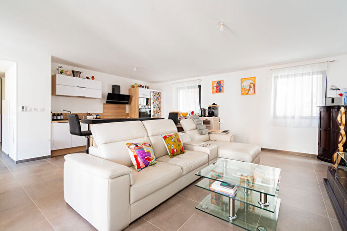 Appartement à vendre - Marseille e , La Joliette - 4 pièces - 3 chambres