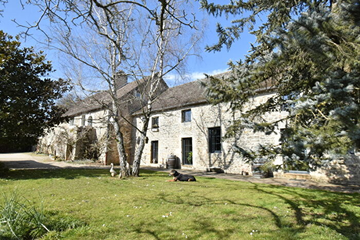 Maison à vendre - Givry - 11 pièces - 6 chambres