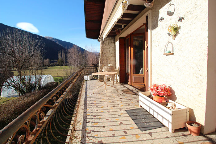 Maison à vendre - Montauban-de-Luchon - 9 pièces - 5 chambres