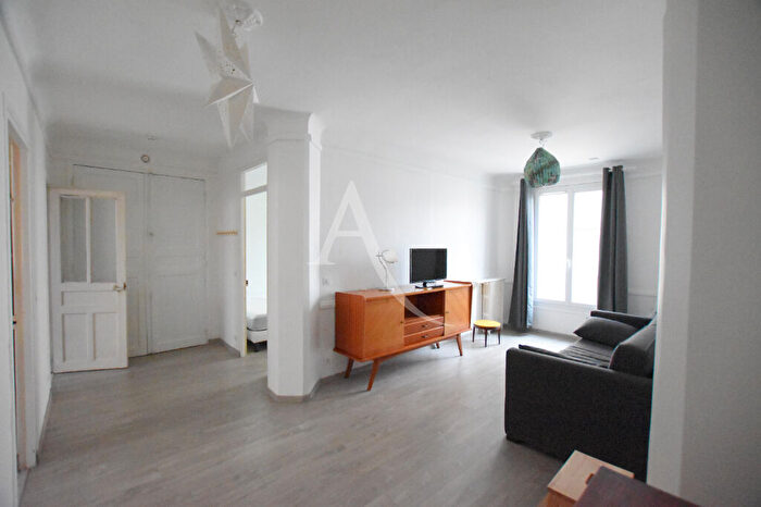 Appartement à louer - Courbevoie, Marceau République - 2 pièces - 1 chambre