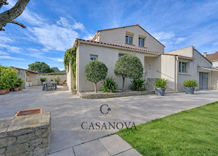 Maison à vendre - Saint-Mathieu-de-Tréviers - 8 pièces - 5 chambres