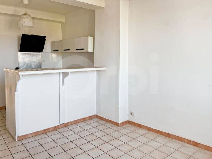 Appartement à louer - Centre Ville Sud, La Crau - 2 pièces - 1 chambre