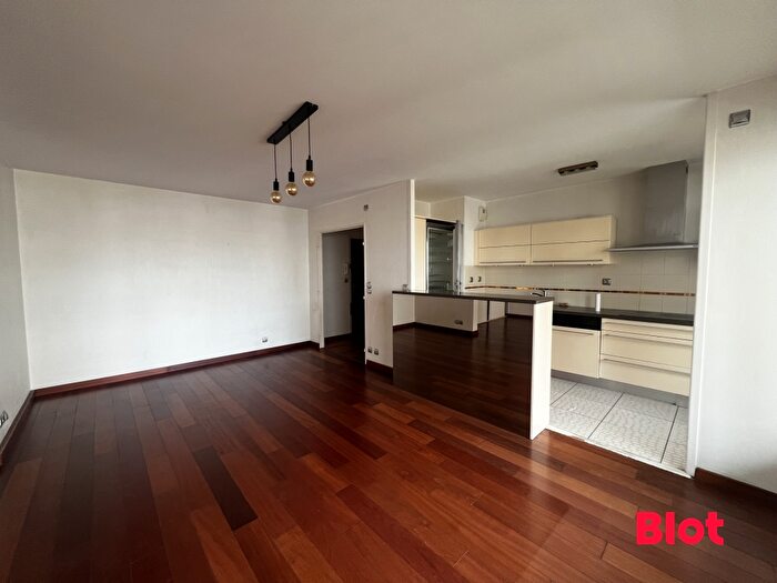 Appartement à vendre - Quartiers Centre, Centre-ville - 4 pièces - 2 chambres